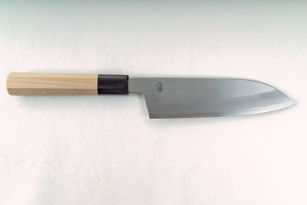 Sakai Kikumori Kikuzuki Kasumi Santoku 180mm – The Cook's Edge